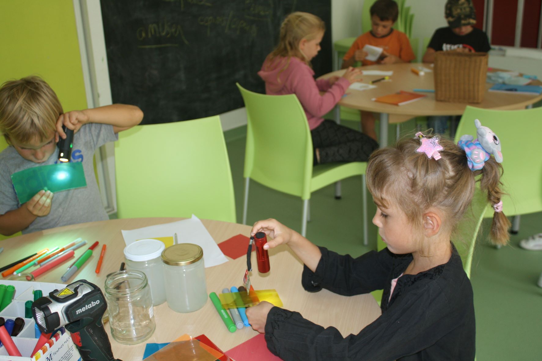 SCIENCES : LA MAGIE DES COULEURS - 117 animation jeunes